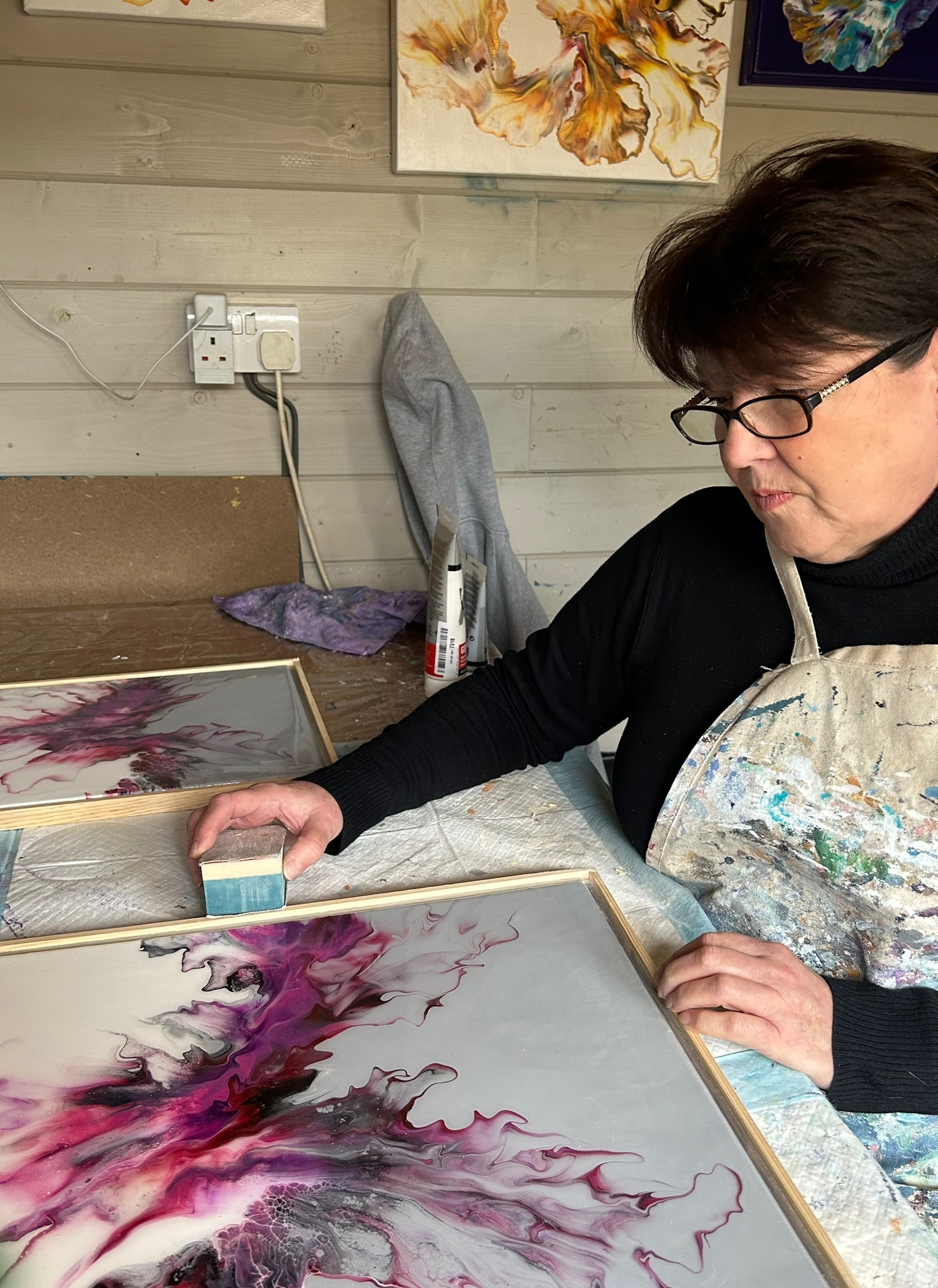 About – Tracy Laudat Acrylic Artist